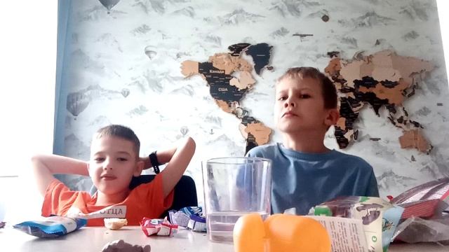 пробуем разную еду