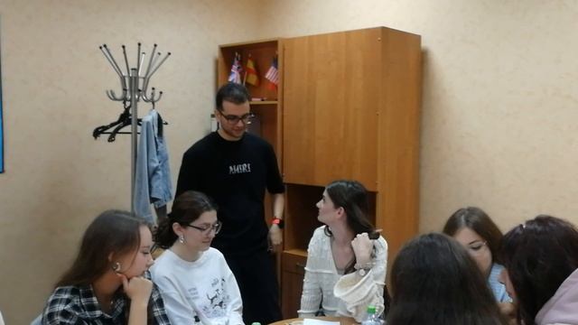 Английские клубы с носителями языка