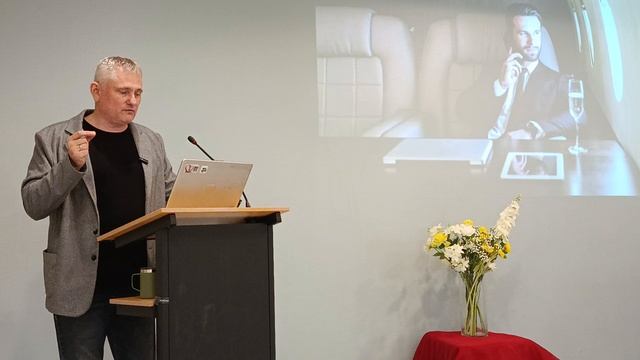 АЛЕКСАНДР ДАНИЛЕНКО