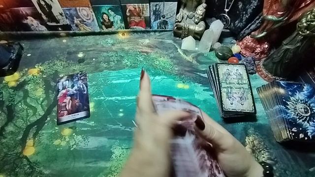 Предсказание на Таро, оракулах, игральных картах 🔮