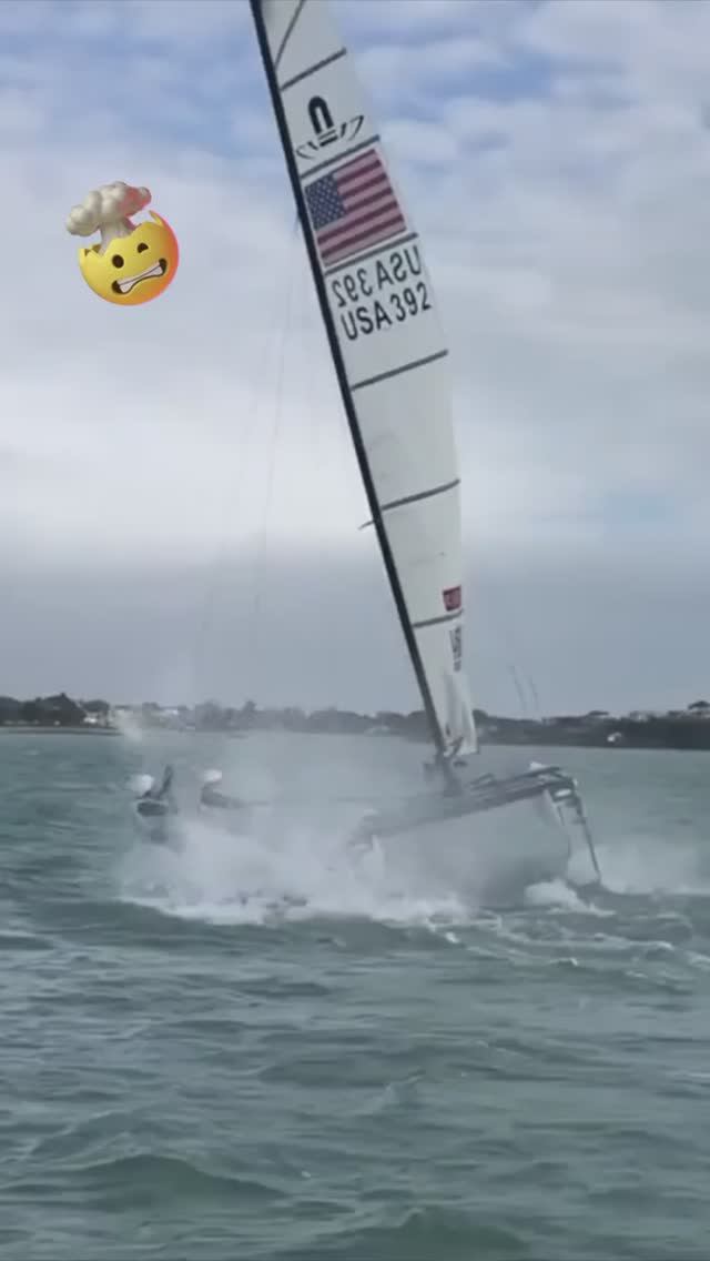 Теория судна - Остойчивость динамическая - Катамаран опрокидывается через нос