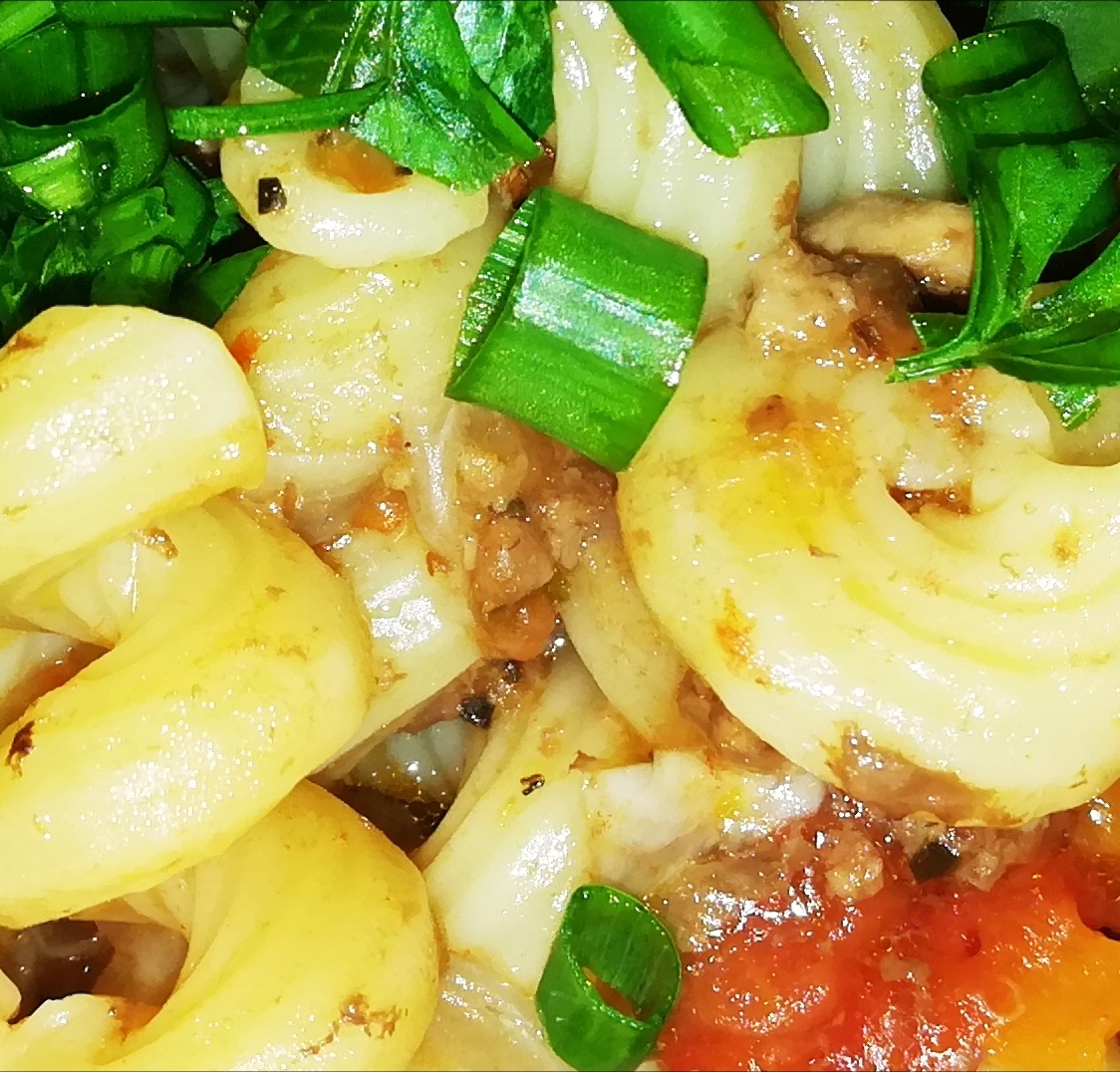 Макароны с тушенкой.