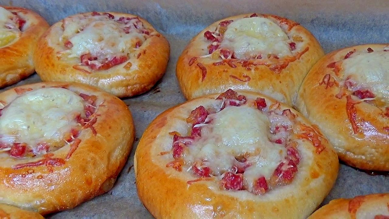 Рецепт Выручай-ка! Буду печь, пока не надоест! Вкуснейшие мини-пиццы на завтрак, обед или ужин