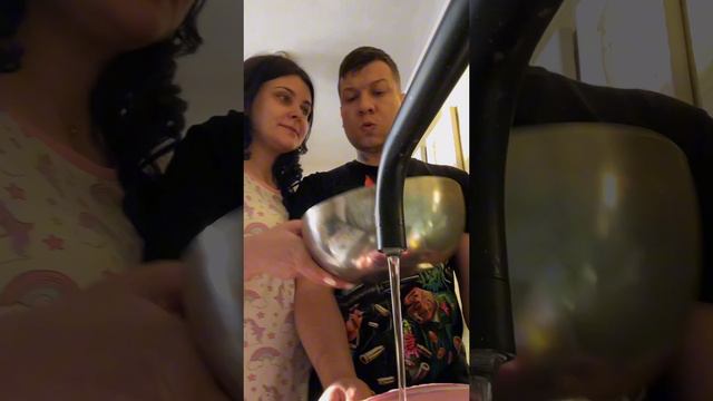 Как помыть посуду не намочив руки?