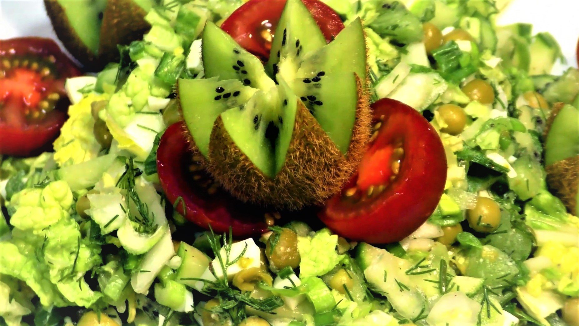 Киви, огурец, капуста - не салатик, а восторг!)).mp4