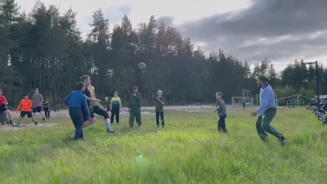 Все на футбол! Товарищеский матч воспитанников и воспитателей лагеря "Архистратиг"