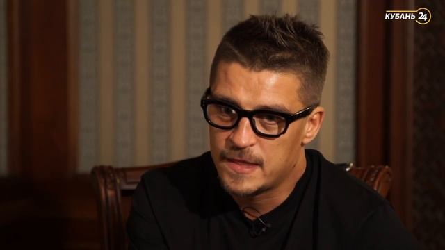 Фронтмен группы Therr Maitz Антон Беляев - мне все говорили, что надо бросить заниматься вокалом