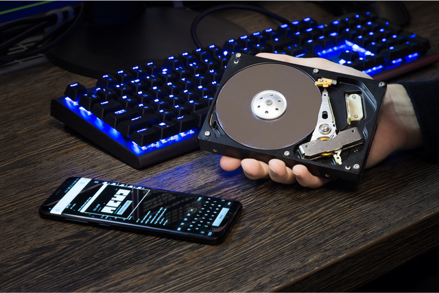 Ремонт HDD (жесткого диска)-чистка контактных площадок