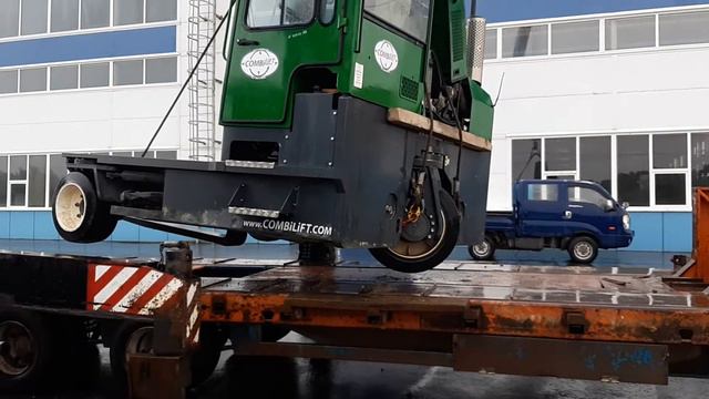 Combilift C10000 погрузка на низкорамник