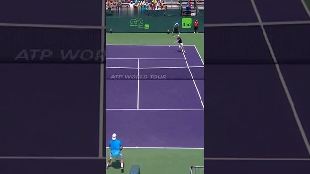 В теннисе бывает и такое. Школа тенниса В.И.Иванова. Наблюдения за лучшими игроками.