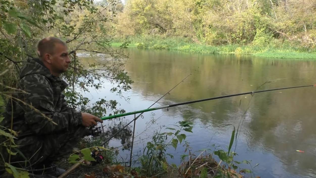Осенняя рыбалка в сентябре на фидер, ловля плотвы на донку.