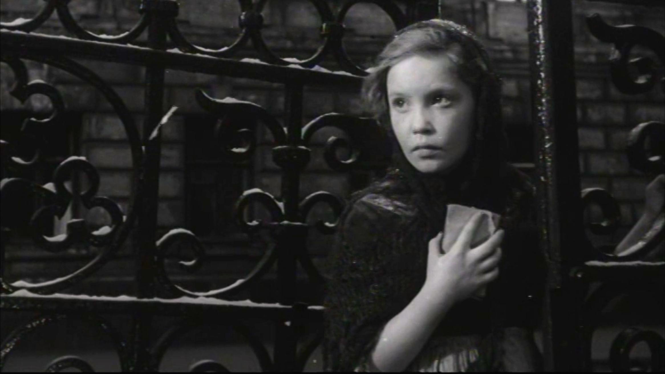 Девочка со спичками. Дипломная работа оператора Игоря Богданова .1957г.