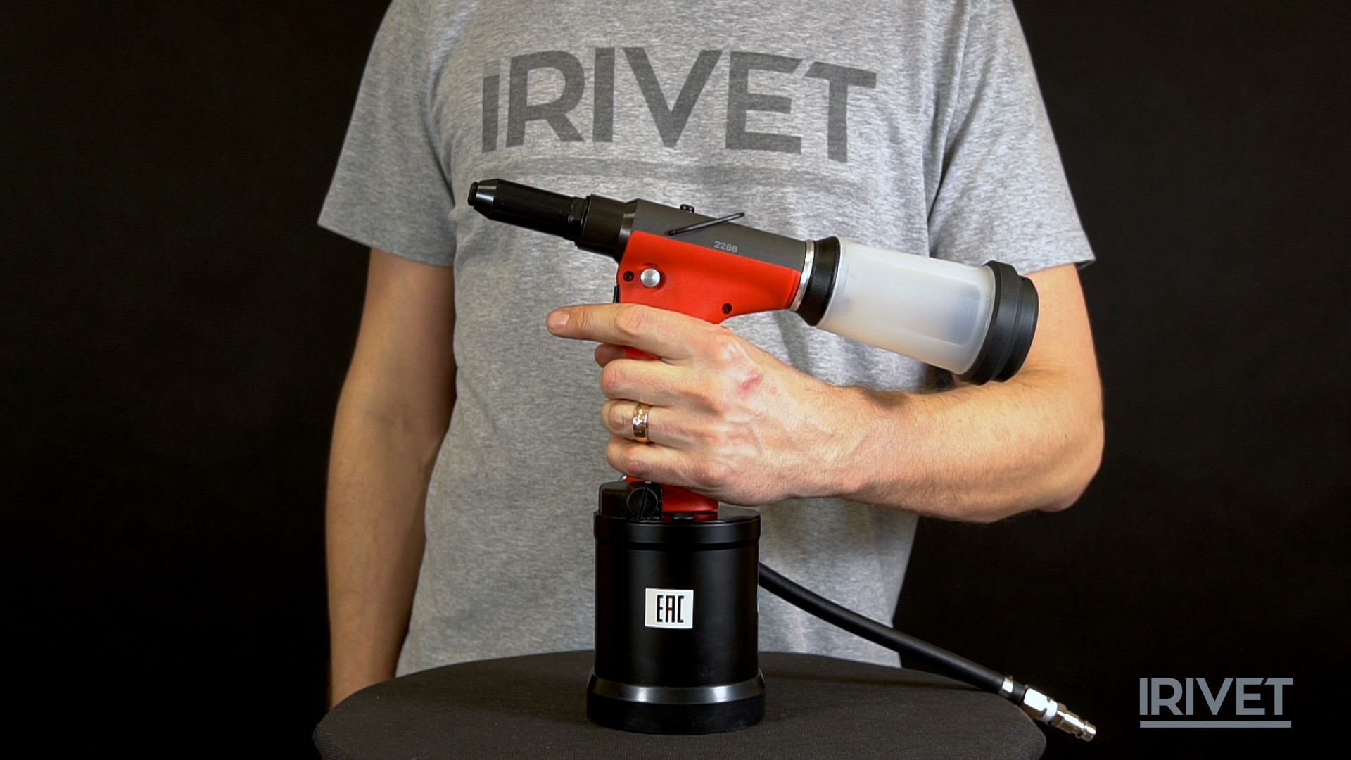 FIXIT FT 1002 - пневмо-гидравлический заклёпочник для установки вытяжных заклёпок Ø 2.4 - 5.0 mm