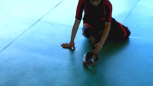 Шоу змей в Таиланде Поцелуй змеи. Укус змеи.