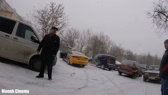 Как на деле выглядит уважение. Кто прав, кто должен уступить Ваше мнение. Ситуация у поликлиники 169