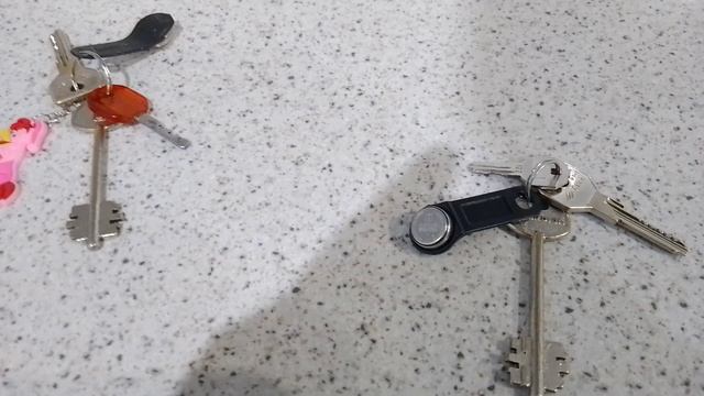 2022.10.24 Разбираюсь с ключами от новой квартиры.