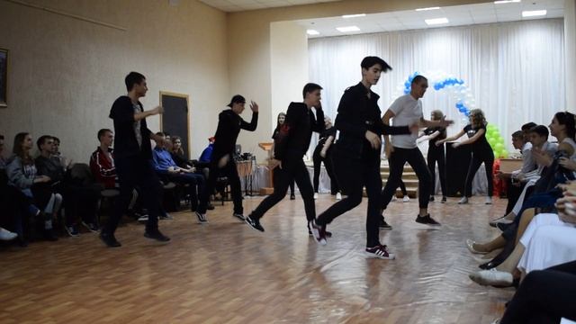 Выступление 11-классников к новому году 2017 год