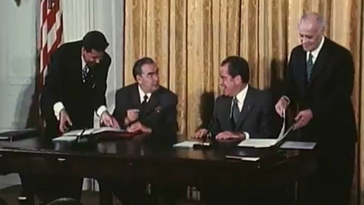 «Забудем идеологию, надо договариваться»: как Брежнев и Никсон договорились о разоружении