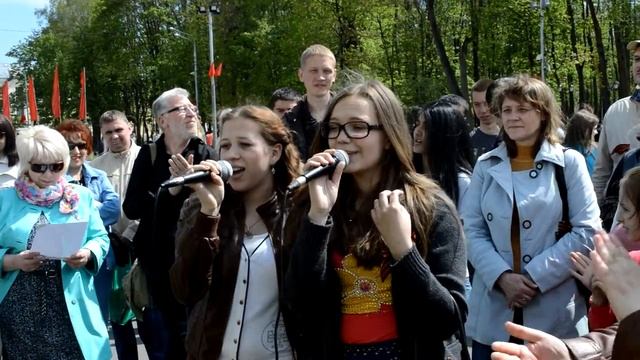 Смоляне танцевали у Тёркина и пели в караоке. Катюша