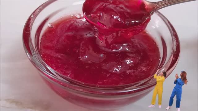 Варенье из клубники желеобразное с изумительным цветом и ароматом!