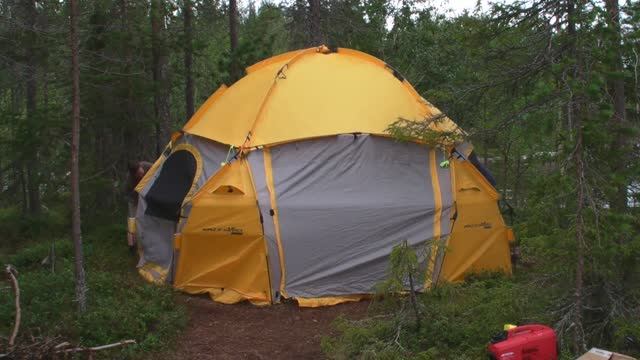 Большой шатёр Cosmos 500 на 12 человек. Сборка. Карелия