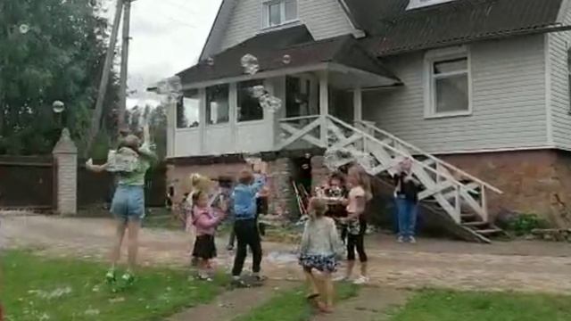 Артист Зыков ,,намылил,, полянку на частной даче