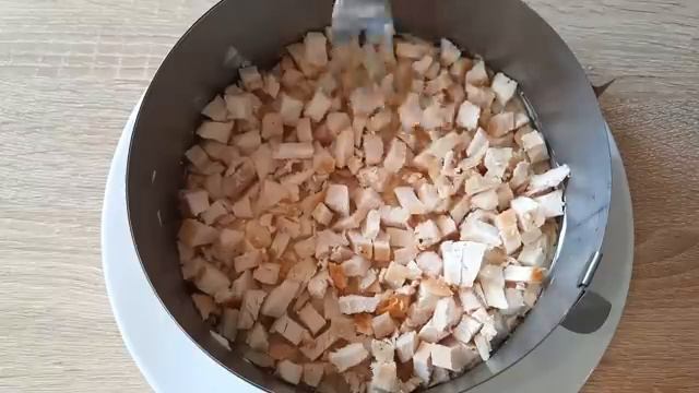 Салатная симфония: свекольный рай с куриным душем