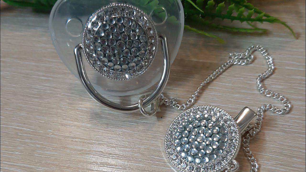 МК. Красивое оформление стразами пустышки на цепочке в подарок.