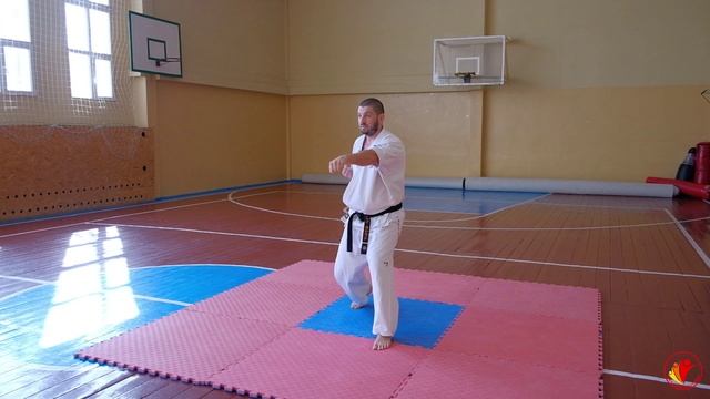 РЭНРАКУ БАЗОВАЯ ТЕХНИКА ДЛЯ СДАЧИ ЭКЗАМЕНА СТАРШИМИ ПОЯСАМИ| РЭН РАКУ КЛУБ КИОКУСИНАКАЙ КАРАТЭ ИППОН