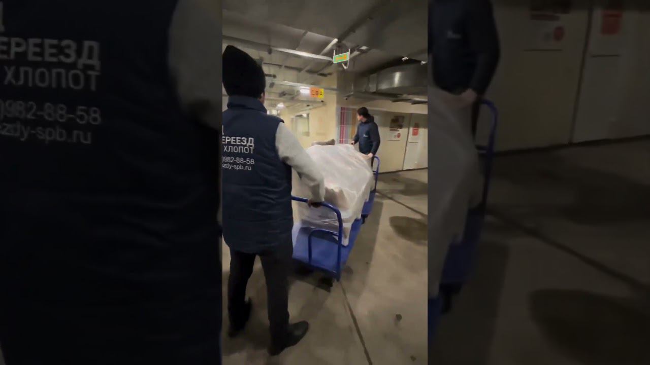 Склад хранения мебели, вещей, колес.