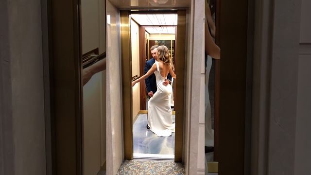 Невеста и пара молодоженов в "Сити Отеле". Красивое видео.