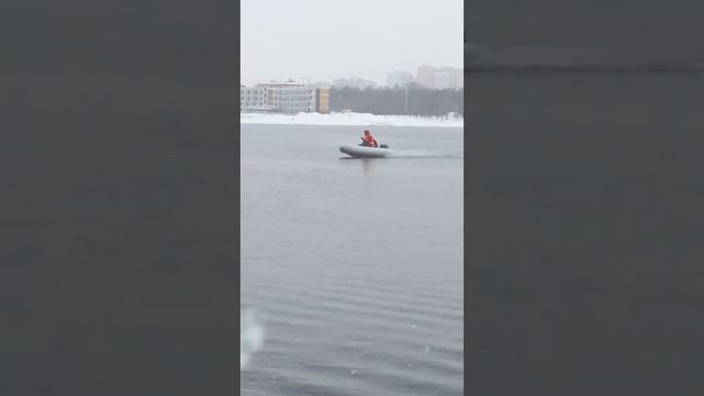 Лодка Вектор с 2 чел. мотор 15 л.с.mp4