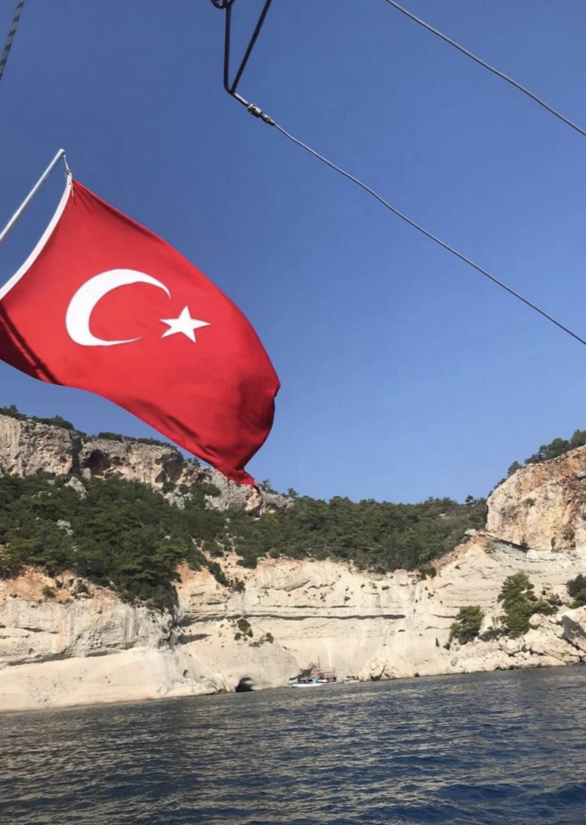 Мы снова возвращаемся в Кемер. Ищем дикий пляж , где мало людей