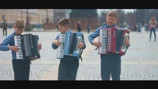 Гармонист играет джаз