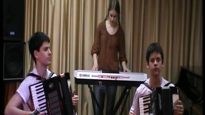 Дивертисмент (А. Сергеев) Трио "Пятая четверть". Алексей и Матвей Киссины и Александра Галахова 2013