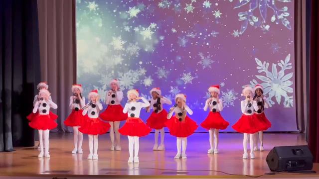 «СНЕГОВИКИ». Веселая новогодняя песня для детей. Танцуем и поём!