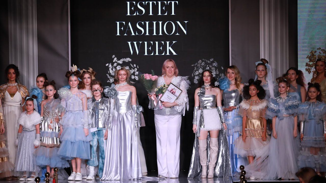 Runway Spring 24 Estet fashion week A Glossier