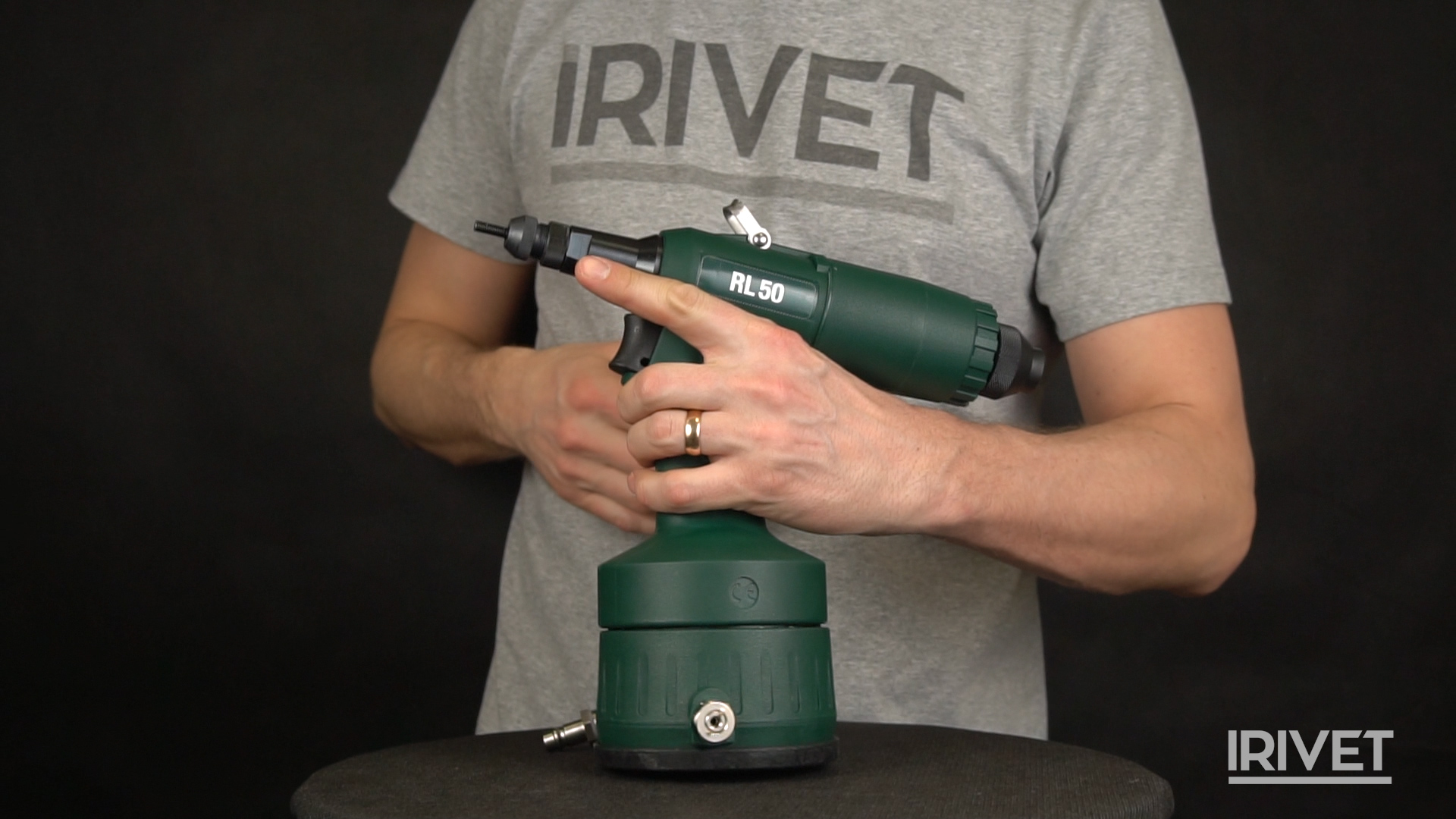 RIVETEC RL 50 - пневмо-гидравлический заклёпочник для установки резьбовых заклёпок от М3 до М12