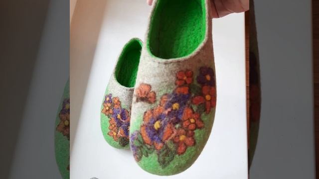 Валяные тапочки ручной работы Анютины глазки