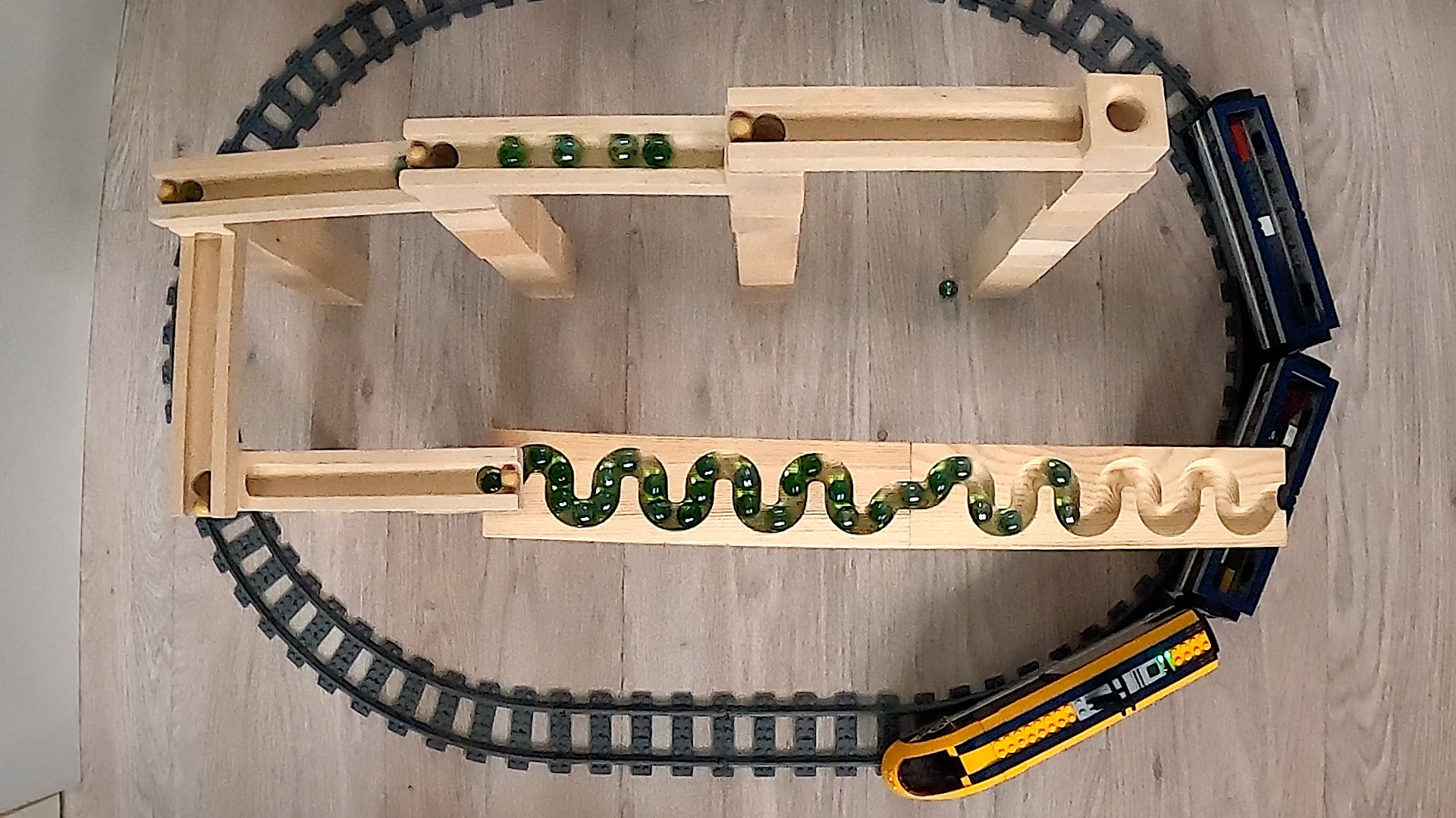 Гонка шариков Марблс по деревянному треку / Marble Run ASMR