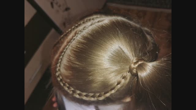 Прическа для девочки с хвостиками.