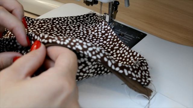 Потайная молния и средний шов юбки