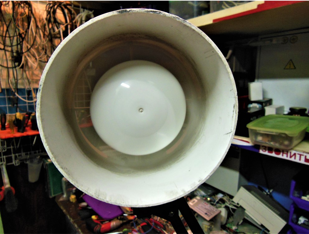 Лайфхаки. Приспособить настольную рабочую лампу под вентилятор. Эффективное средство борьбы с жарой.