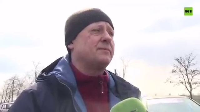 2022-03-18 Мужчин Мариуполя проверяют на наличие нацистской символики.mp4
