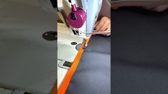 Контрастный кант вшивают вдоль краев, чтобы придать изделию завершенный вид? #хоккерс #спецодежда