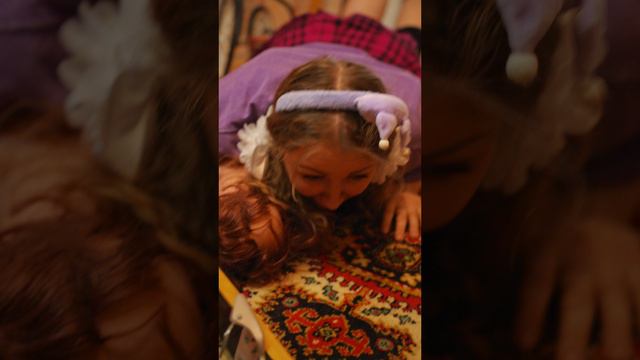 ДЕД НЕ ХОЧЕТ ИГРАТЬ С ВНУЧКОЙ