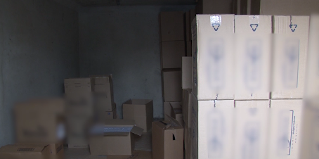 Трех мужчин задержали за контрабанду сигарет в Хабаровске