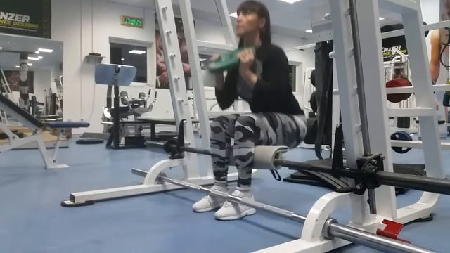 Сисси приседания устройство в Машине Смитта