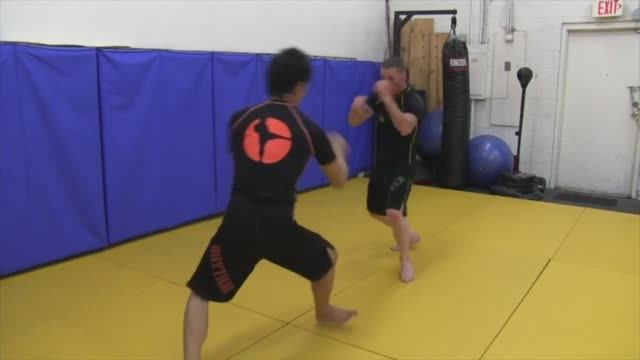 Академия Муай Боран. Перевёрнутое колено, ч.2