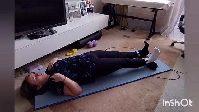 Часть 4. ЛФК для суставов ног после эндопротезирования и травм. С валиком и резинкой на полу.